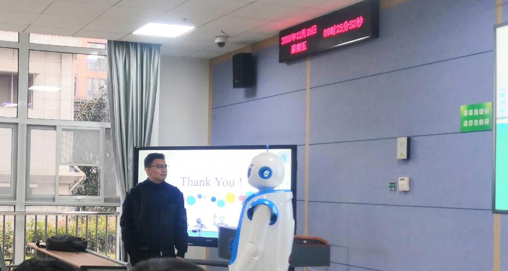 情感机器人走进本科生《智能机器人技术》课堂-复杂系统先进控制与智能自动化湖北省重点实